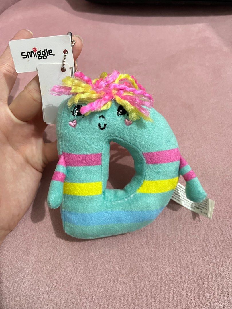 Keychain inisial SMIGGLE, Toys & Collectibles, Mainan di Carousell