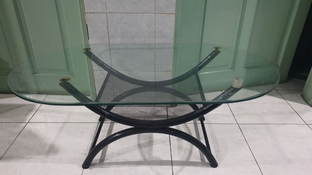 Meja Kaca Oval, Perabotan Rumah di Carousell