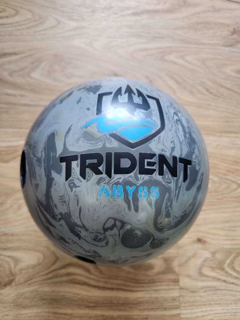 Motiv Trident Abyss 14lbs Bowling Ball, Sports Equipment, Sports ...