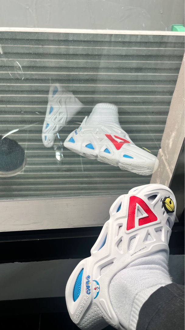 Peak taichi clogs doraemon limited edition on Carousell