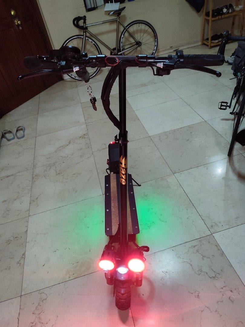 RAZE VOLTAIRE V2 Dual motor ELECTRIC SCOOTER, Sports Equipment, Sports ...