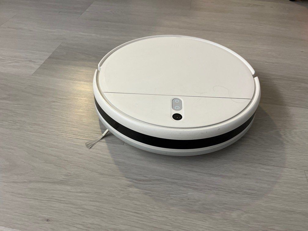 Seldom used Xiaomi Mi Robot Vacuum E10, TV & Home Appliances, Vacuum ...