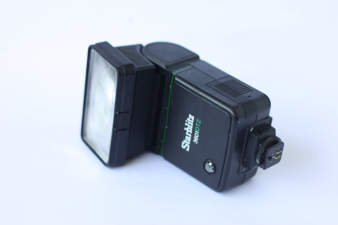 Starblitz Vintage flash (junk), Photography, Photography Accessories, Flashes on Carousell