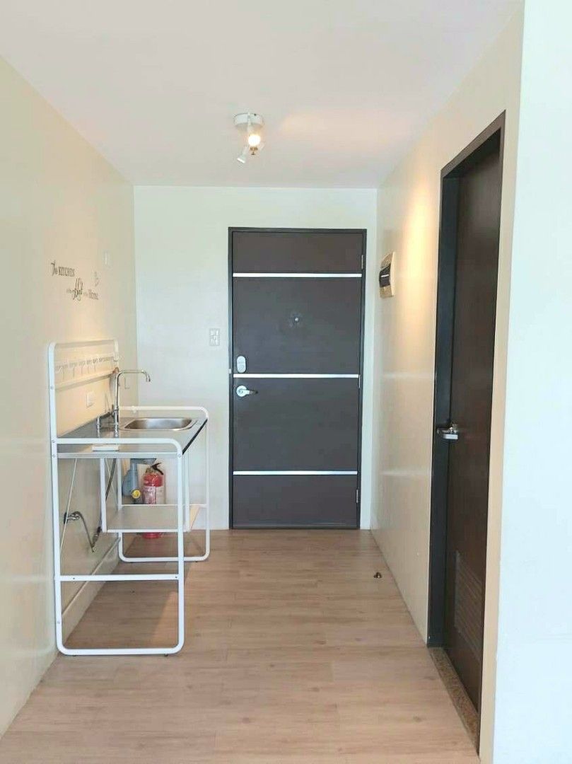 Strategic Small Office Home Office (SOHO) Unit for Rent - Vinia ...