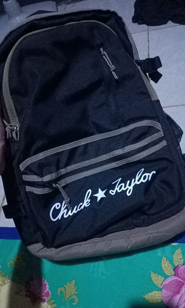 TAS CONVERSE CHUCK TAYLOR, Fesyen Pria, Tas & Dompet , Ransel di Carousell