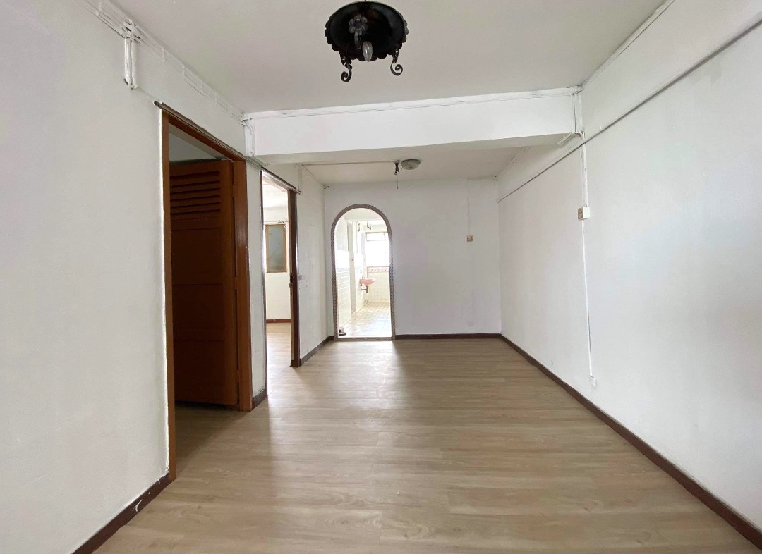 Vacant Unit Near mall and MRT, Property, For Sale, HDB on Carousell