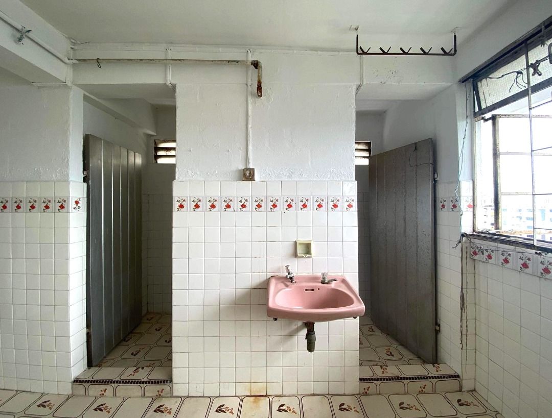 Vacant Unit Near mall and MRT, Property, For Sale, HDB on Carousell