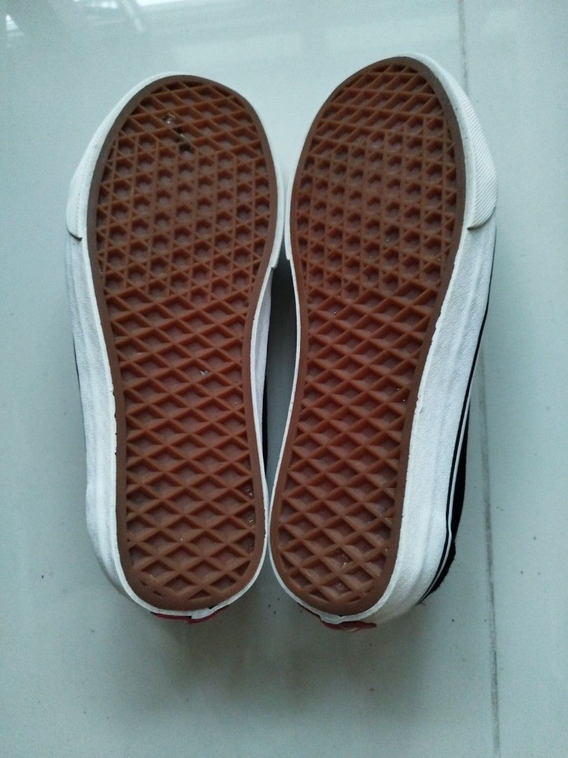 Vans classic (authentic), Women's Fashion, Footwear, Sneakers on Carousell