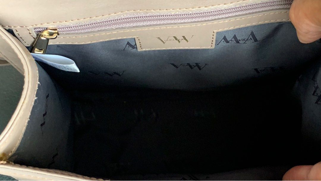 Vera Wang 2-way bag / Vertical bag, Luxury, Bags & Wallets on Carousell