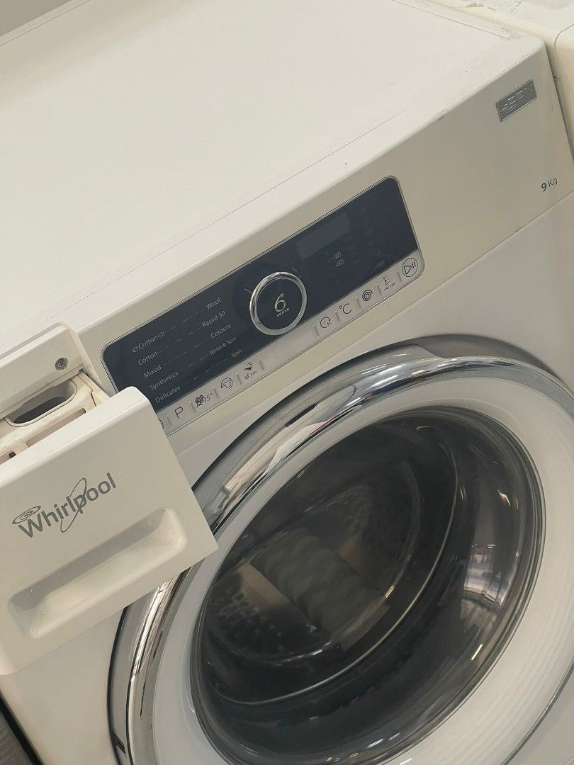 Whirlpool FSCR90420 washing machine Front-load 9Kg Condition 8/10 $300 ...