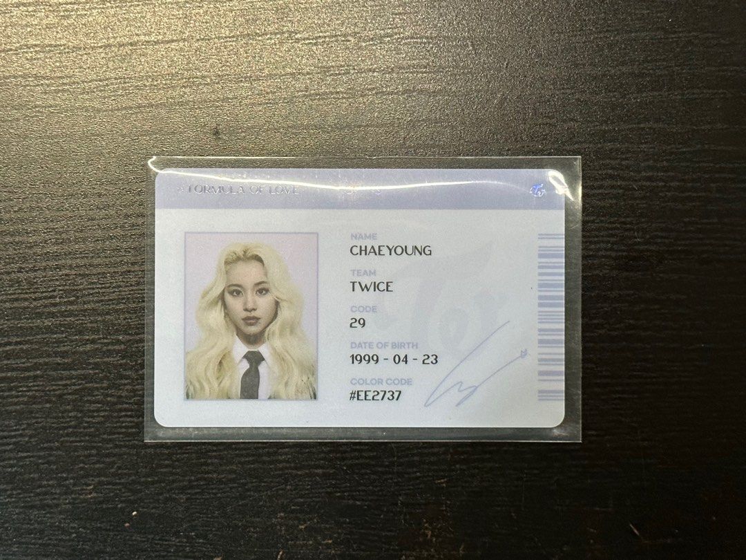 WTS chaeyoung id card, Hobbies & Toys, Memorabilia & Collectibles, K ...