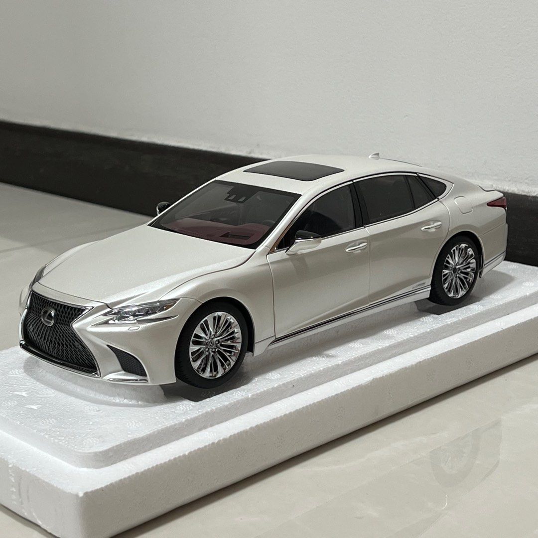 1:18 AutoArt Lexus LS500h (White), Hobbies & Toys, Toys & Games on Carousell
