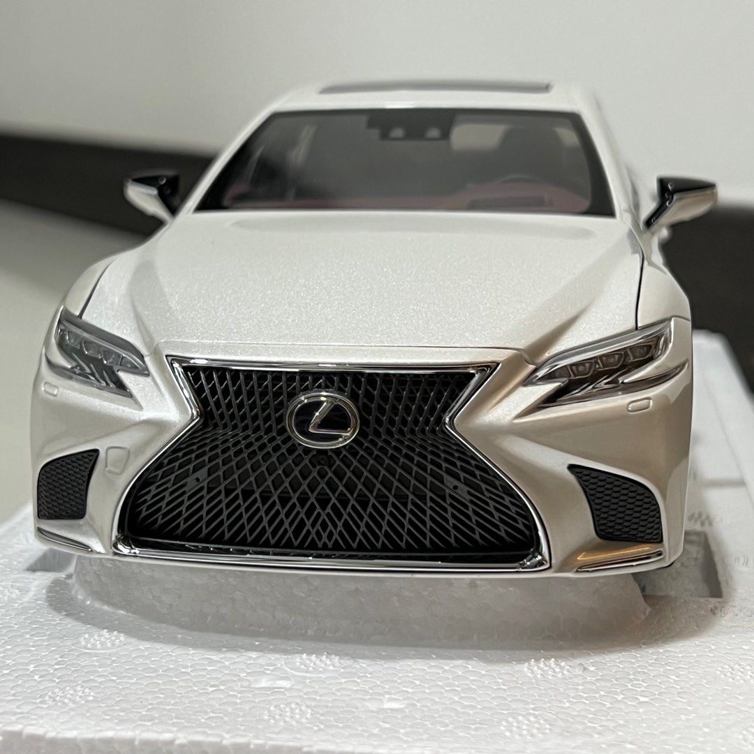 1:18 AutoArt Lexus LS500h (White), Hobbies & Toys, Toys & Games on Carousell