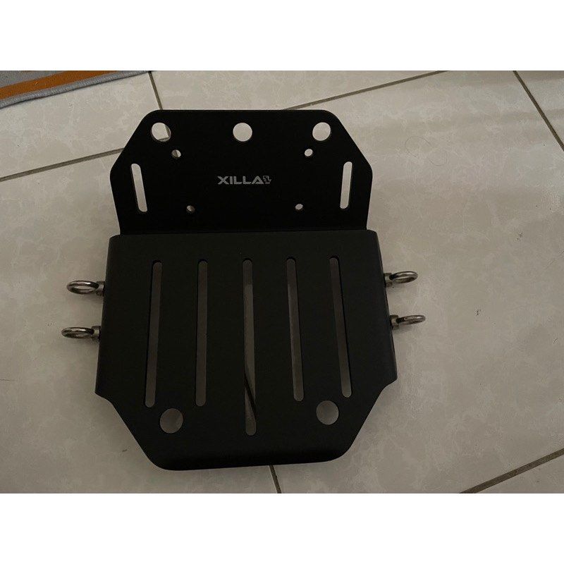 售 GOZILLA XILLA Krn bt 前貨架 附四顆掛鉤螺絲, 汽機車零配件在旋轉拍賣