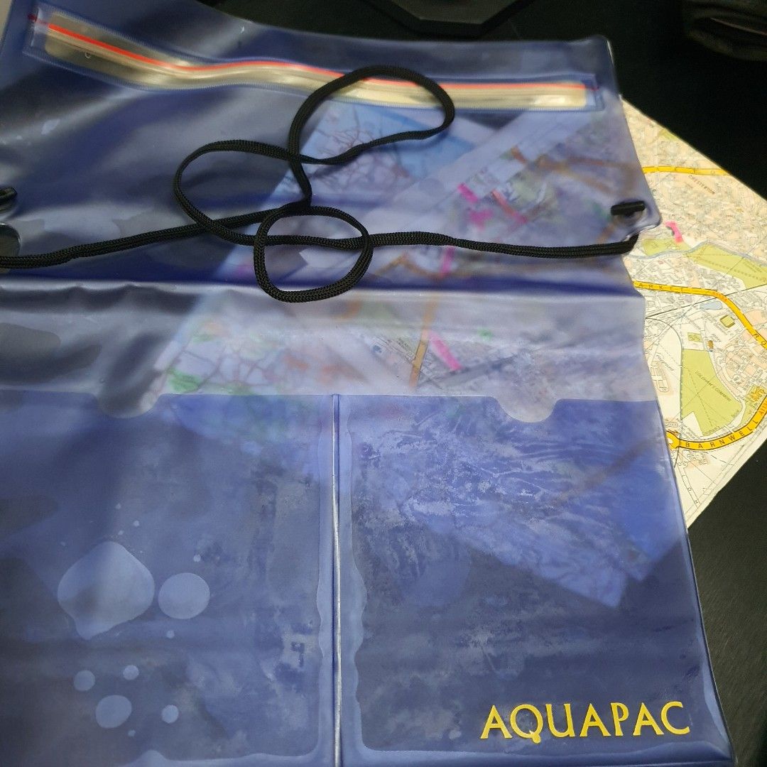 AQUAPAC 100% WEATHERPROOF MAP CASE, Sports Equipment, Hiking & Camping ...