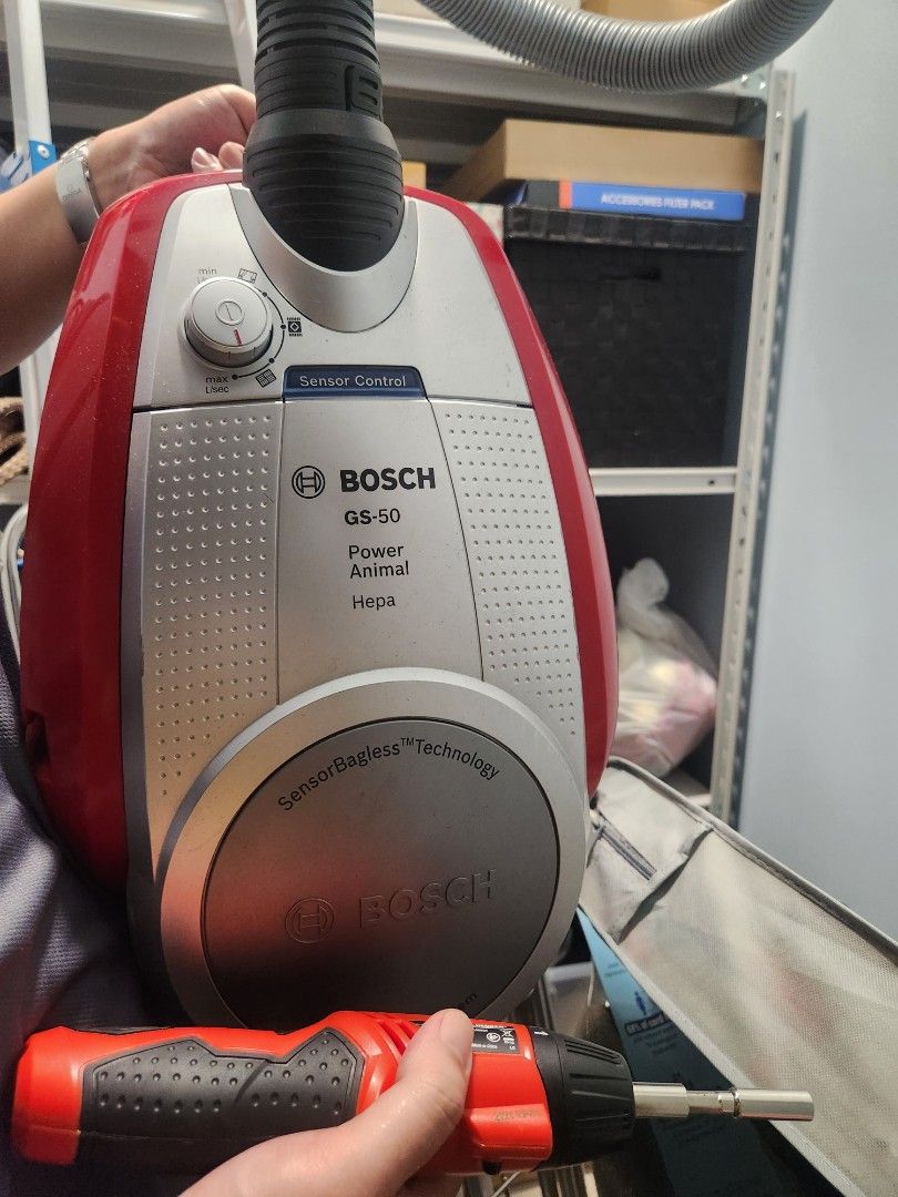 Bosch Bagless vacuum cleaner GS-50 Power Animal, TV & Home Appliances ...