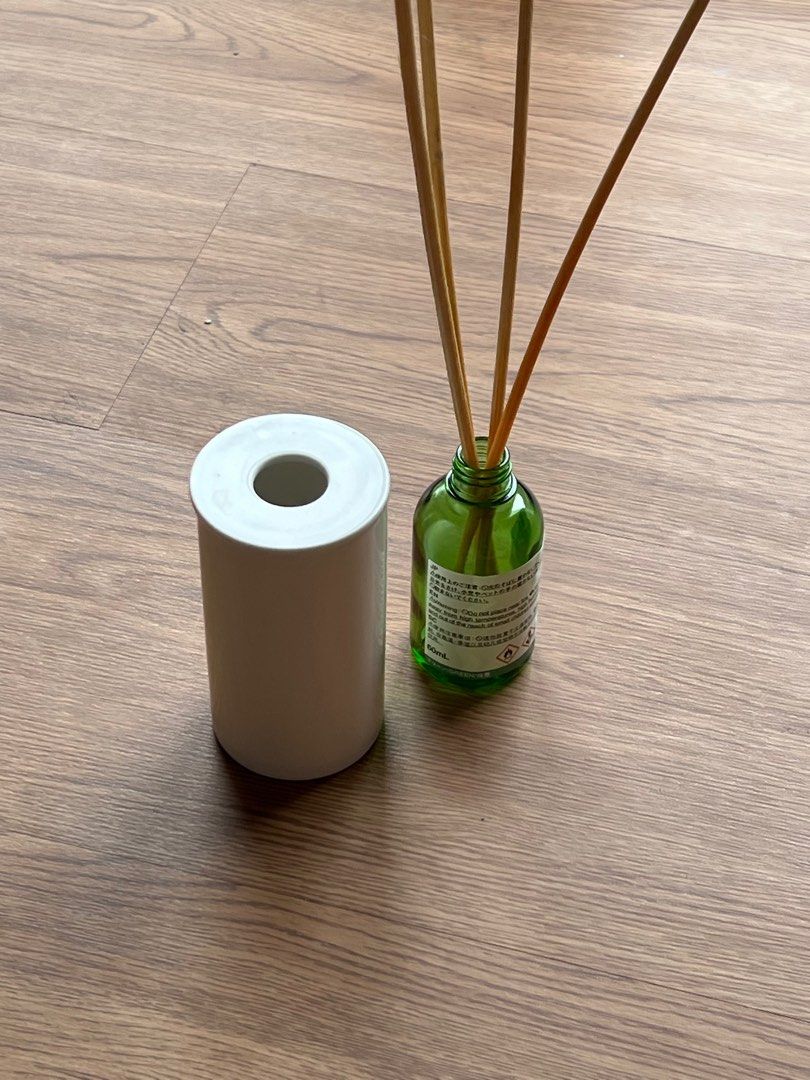 Botol Reed Diffuser Muji Ceramic, Perabotan Rumah di Carousell Botol Reed Diffuser Muji Ceramic, Perabotan Rumah di Carousell