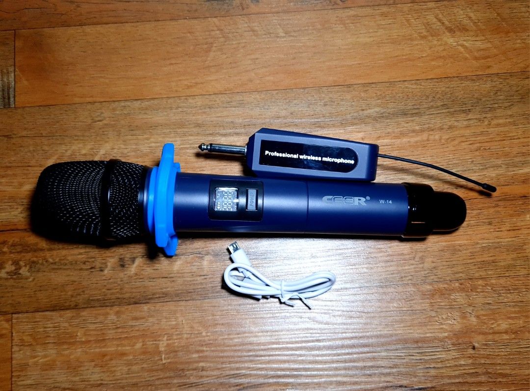 CEER W-14 wireless microphone, Audio, Microphones on Carousell