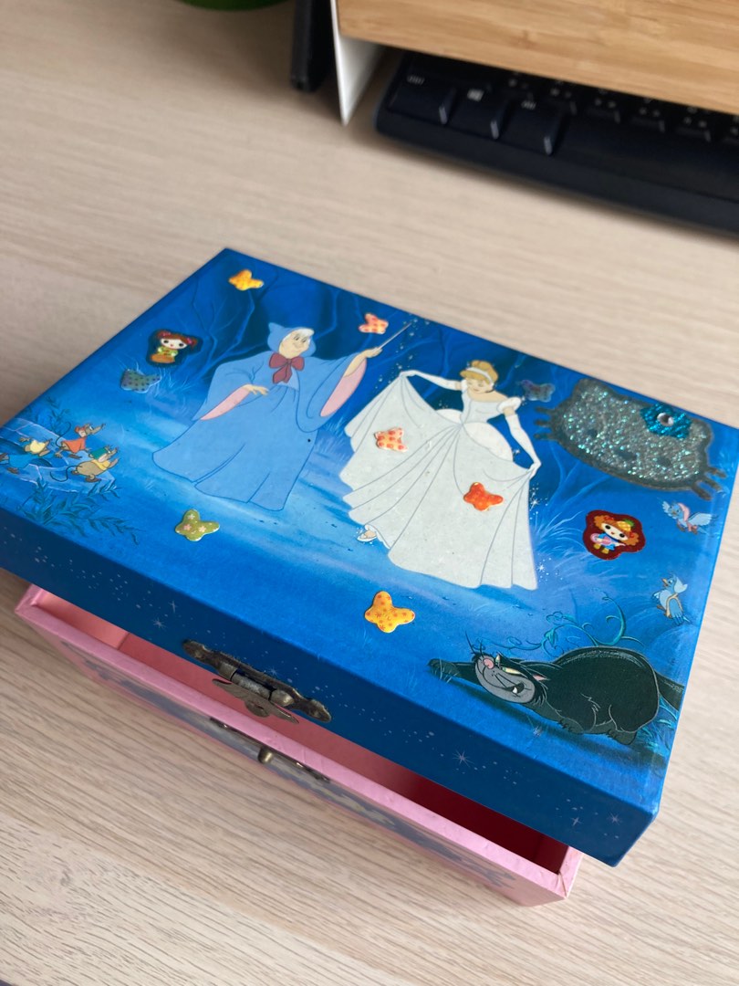 Cinderella Music Box/Jewellery Box, 興趣及遊戲, 玩具 & 遊戲類 - Carousell