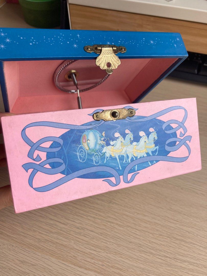 Cinderella Music Box/Jewellery Box, 興趣及遊戲, 玩具 & 遊戲類 - Carousell