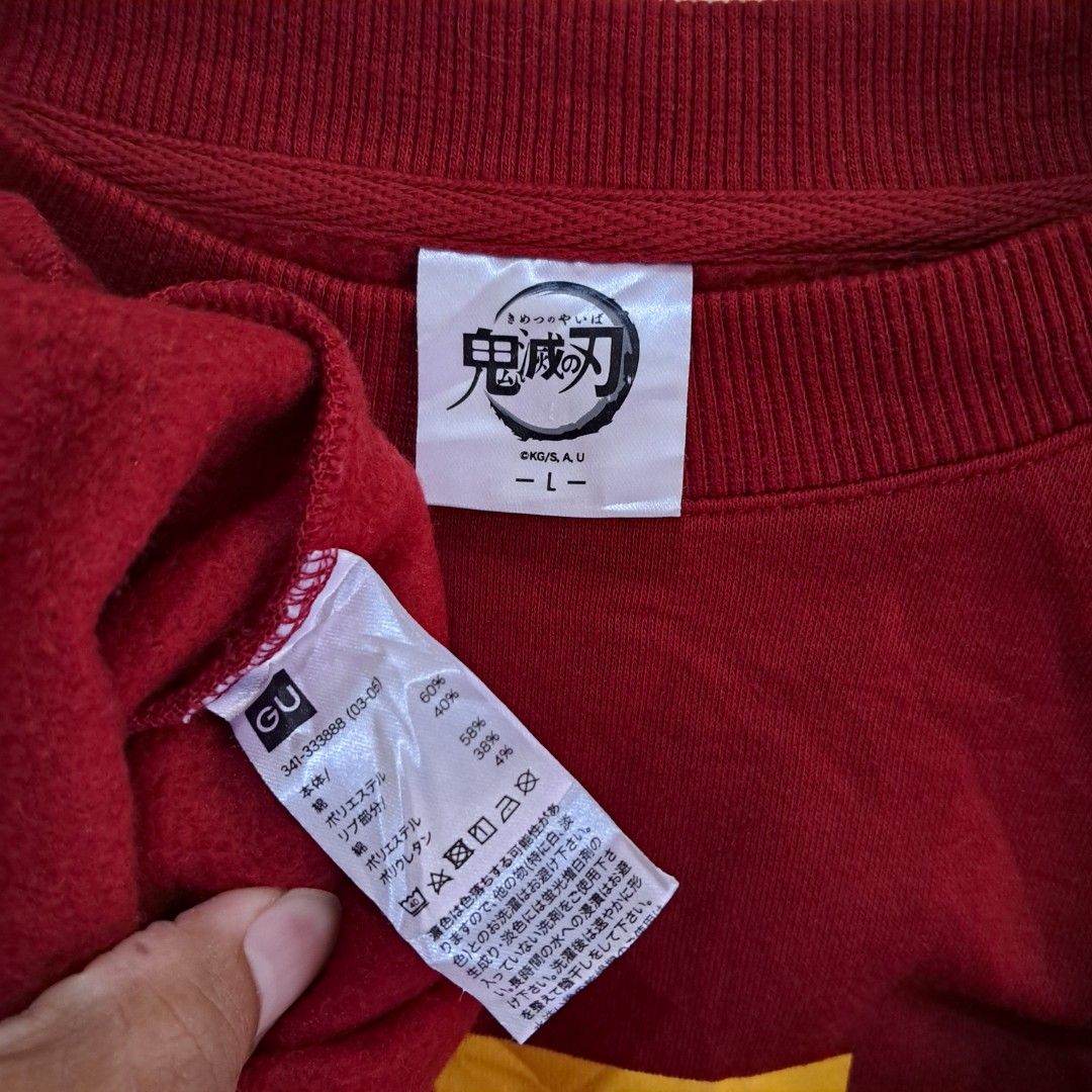 Crewneck GU x Demon Slayer "KimetsunoYaiba" like new, Fesyen Pria ...