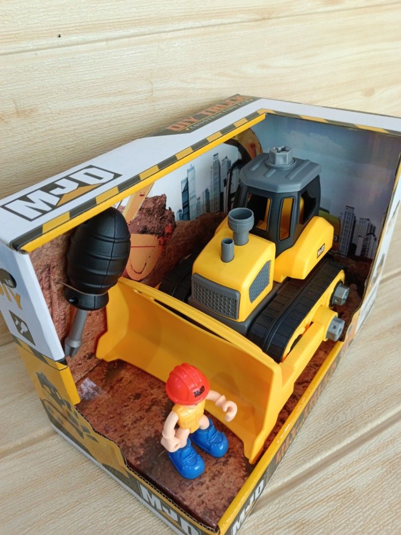 DIY CONSTRUCTION CAR BULL DOZER, Hobbies & Toys, Toys & Games on Carousell