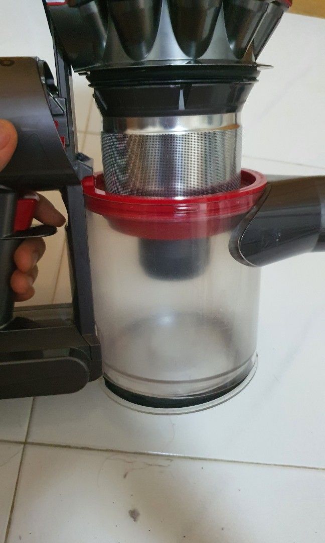 Dyson Vaccume V8 fluffy Pro, TV & Home Appliances, Vacuum Cleaner & Housekeeping on Carousell