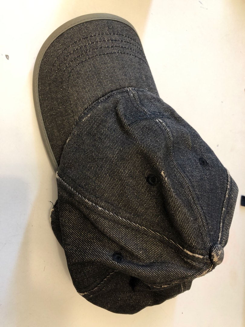 Esprit cap grey black 帽 棒球帽 鴨咀帽, 女裝, 手錶及配件, 帽 - Carousell