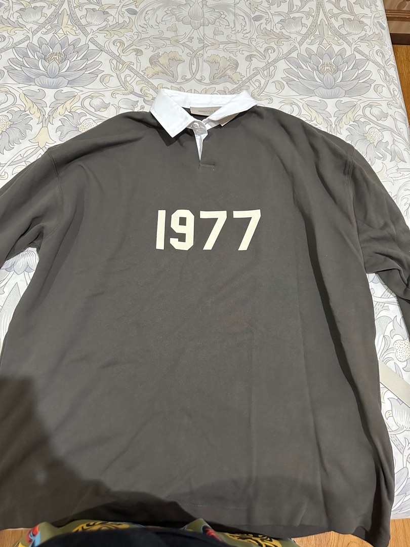 Essentials polo shirt 1977, Fesyen Pria, Pakaian , Atasan di Carousell