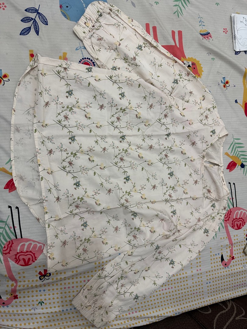 Et cetera etcetera bunga cream soft flowers, Fesyen Wanita, Pakaian ...