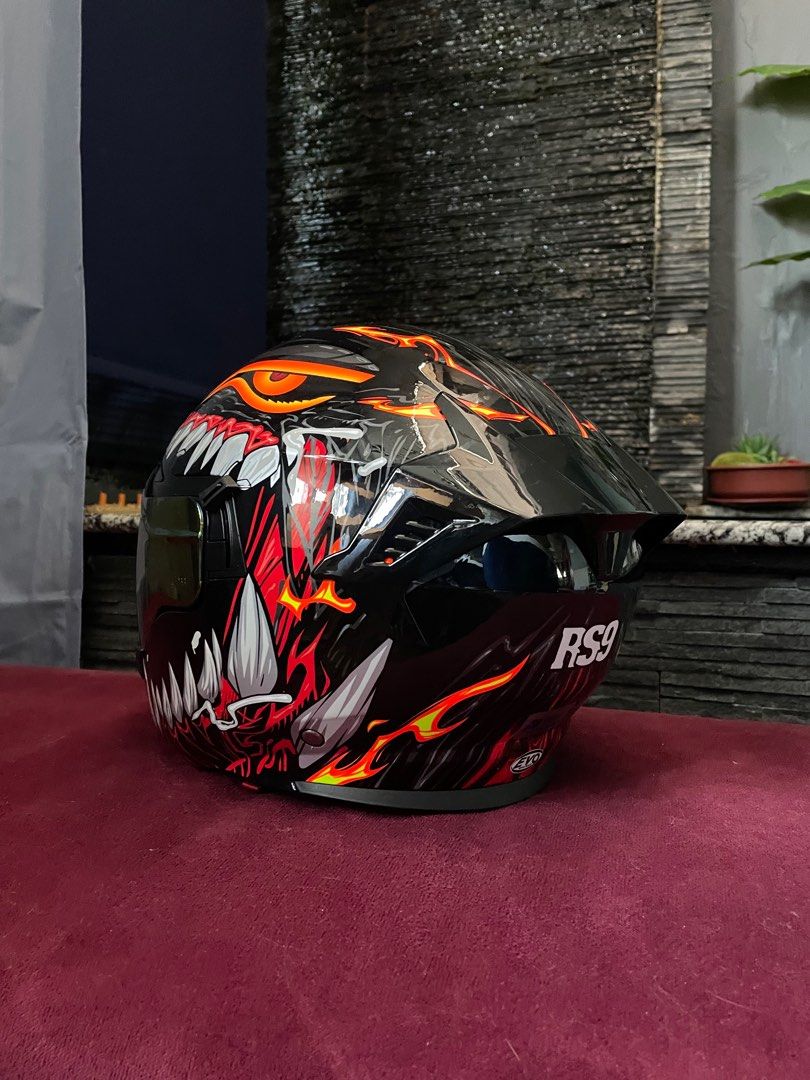 EVO RS9 Helmet, Motorcycles, Motorcycle Apparel on Carousell