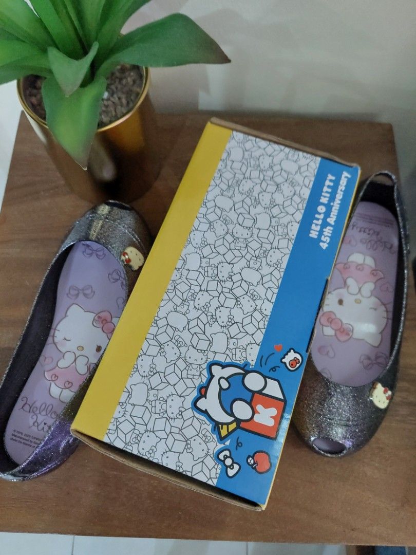 Hello kitty shoe, Babies & Kids, Babies & Kids Fashion on Carousell
