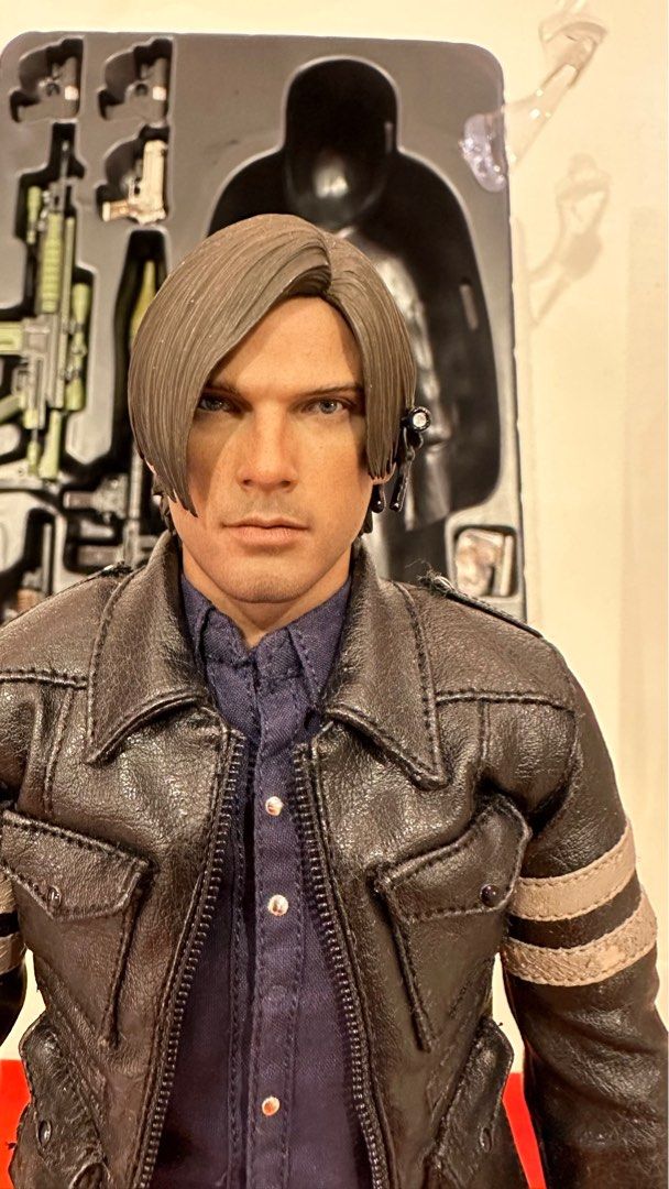 Hot Toys Resident Evil 6 / Biohazard 6 Leon Kennedy 1/6 Figure, Hobbies ...