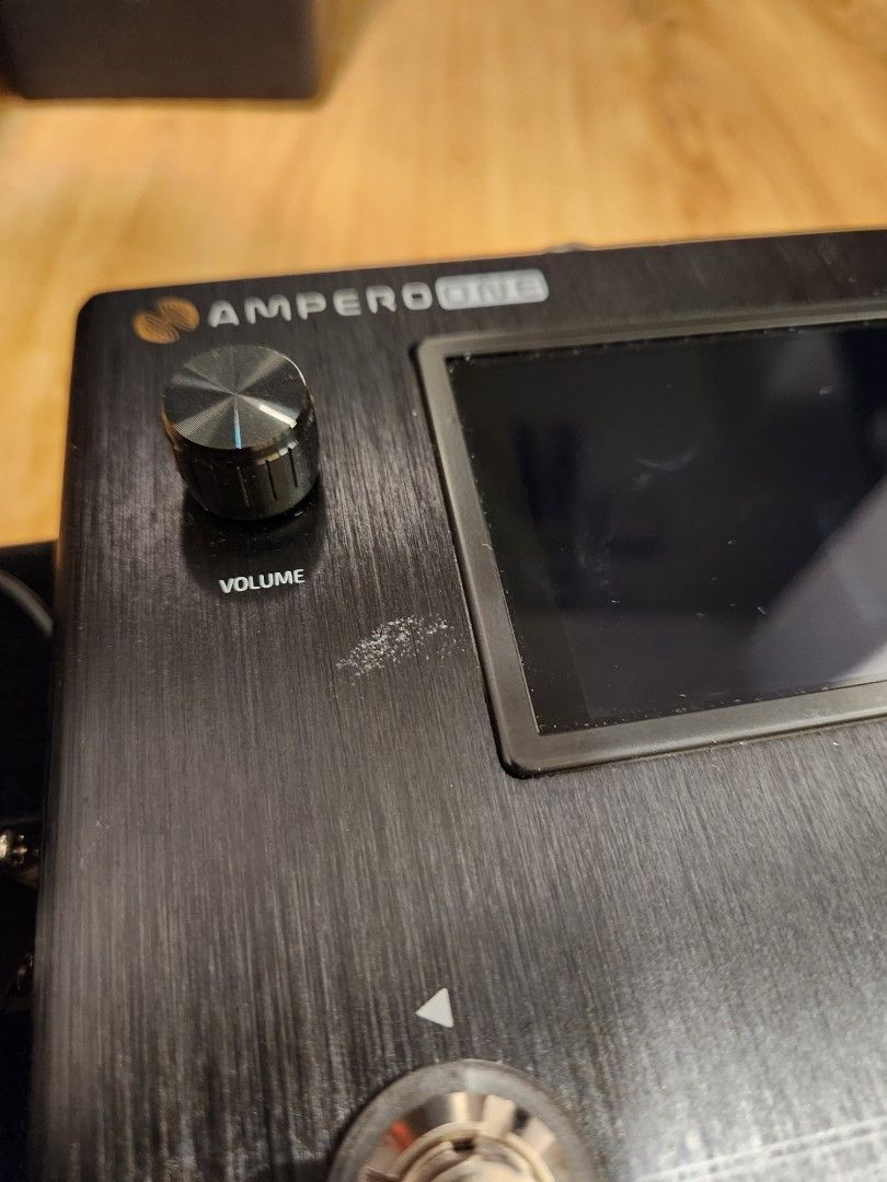 Hotone Ampero One multi-effects pedal, Hobbies & Toys, Music & Media ...