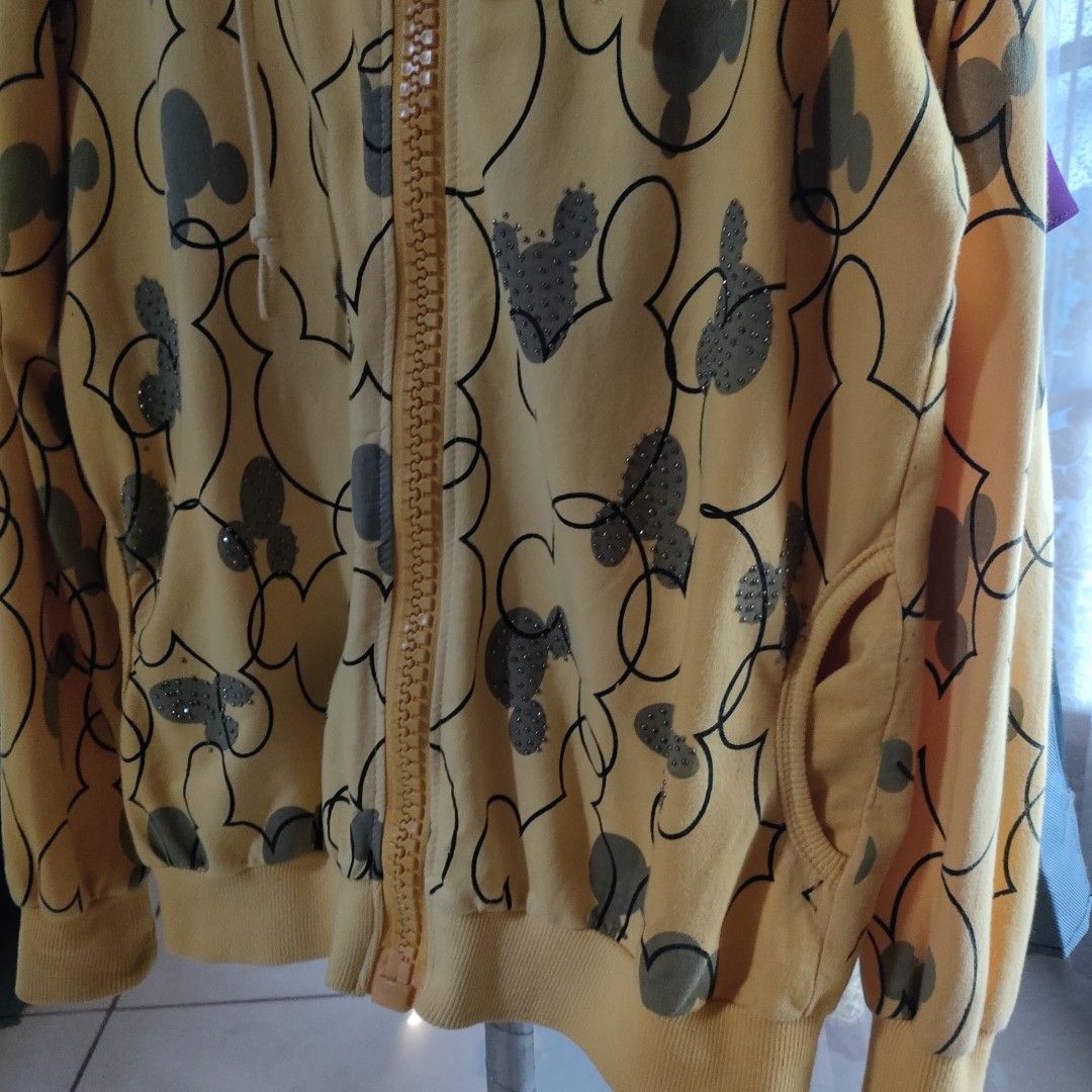 Jaket minnie mouse mickey mouse kuning jaket disney on Carousell