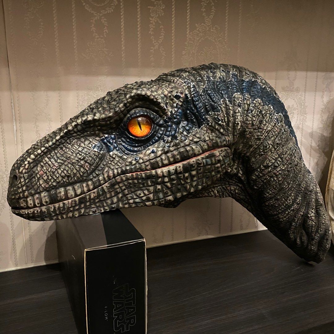 Jurassic World Velociraptor Head Feld Entertainment's 'Jurassic World