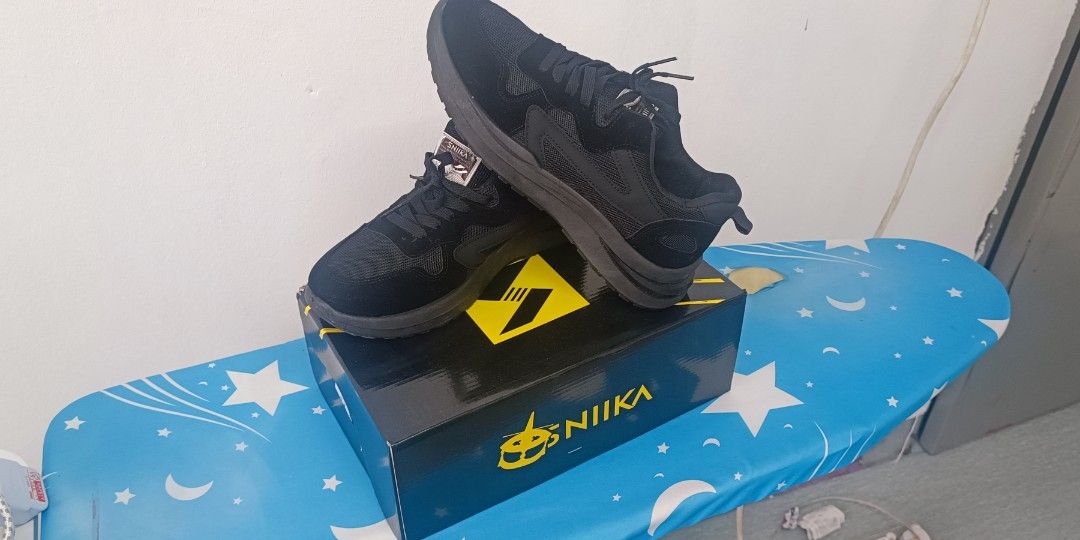 Snika Taji All Black, Men's Fashion, Footwear, Sneakers on Carousell