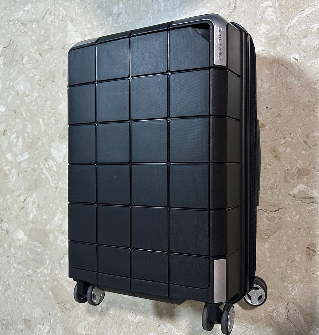 Like new Samsonite cabin size luggage CUBE - 048 in Black, Hobbies ...