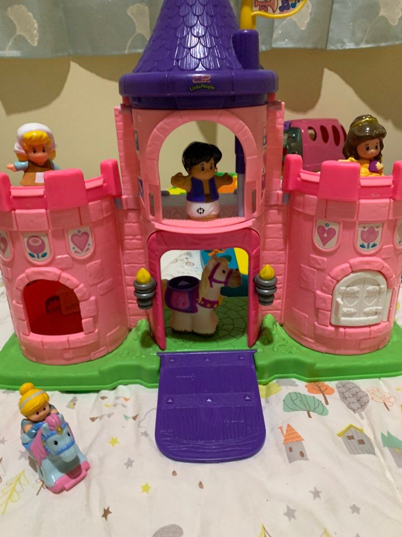Little people castle, Hobbies & Toys, Toys & Games on Carousell