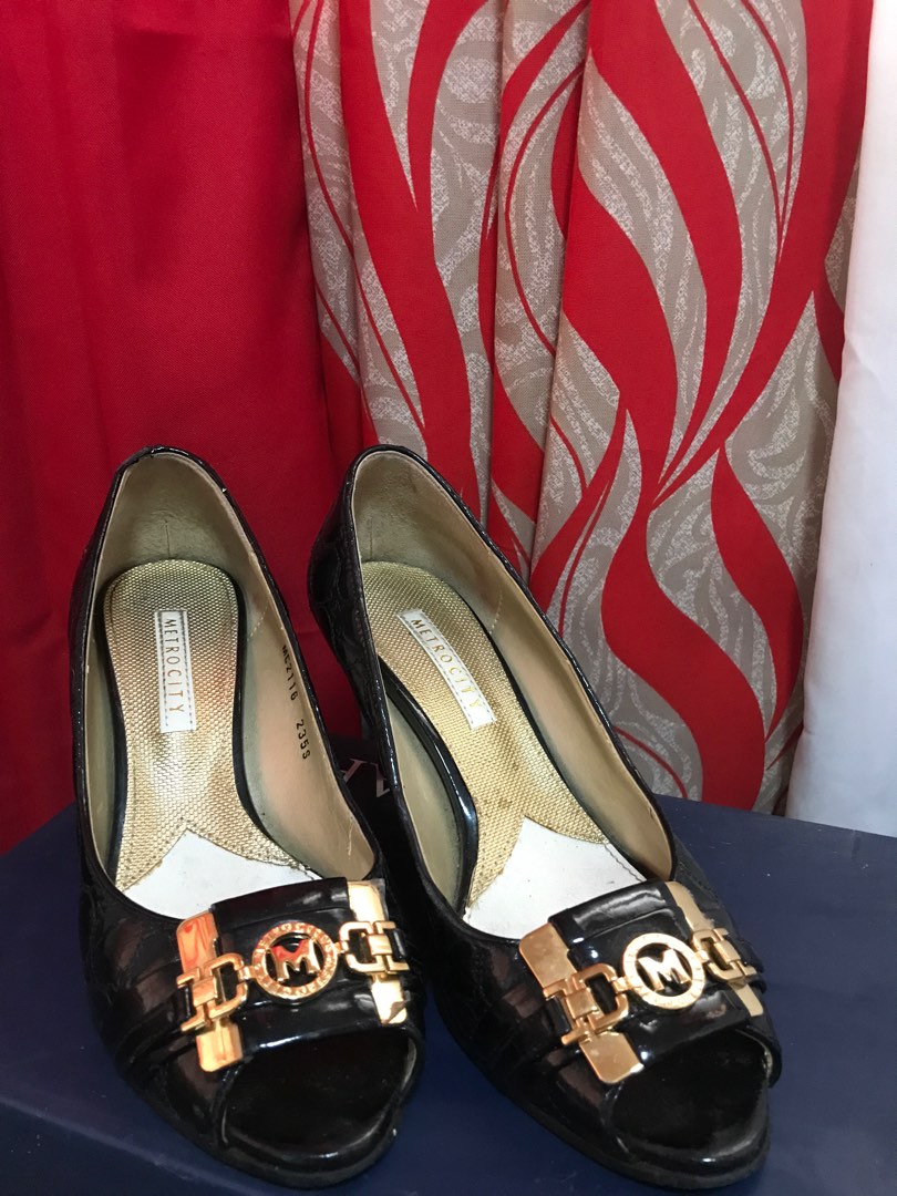 Metrocity Sandals for Office/Graduation on Carousell