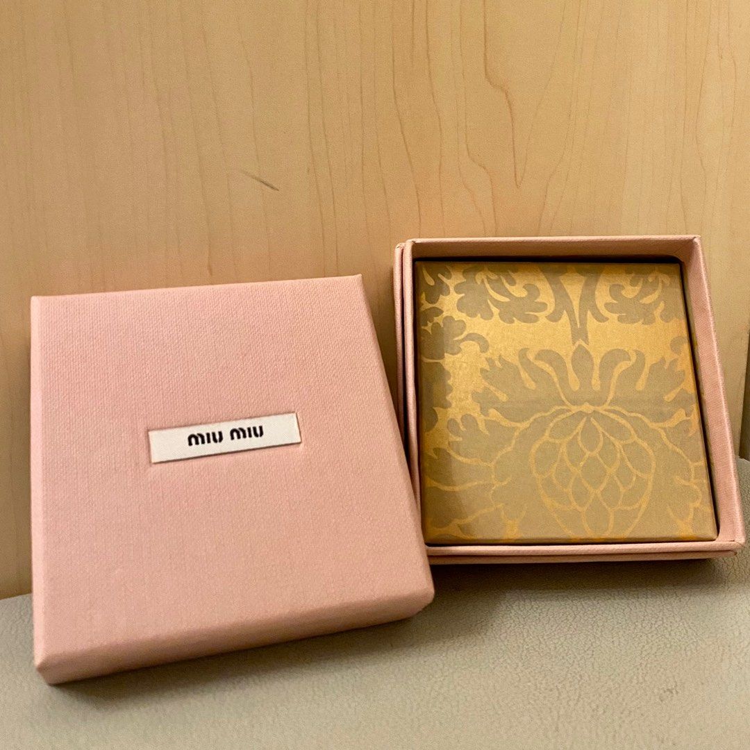 Miu Miu 原裝 紙盒 Limited edition, 名牌, 飾物及配件 - Carousell