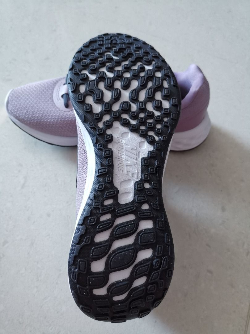 Nike Revolution 6, Women's Fashion, Footwear, Sneakers on Carousell