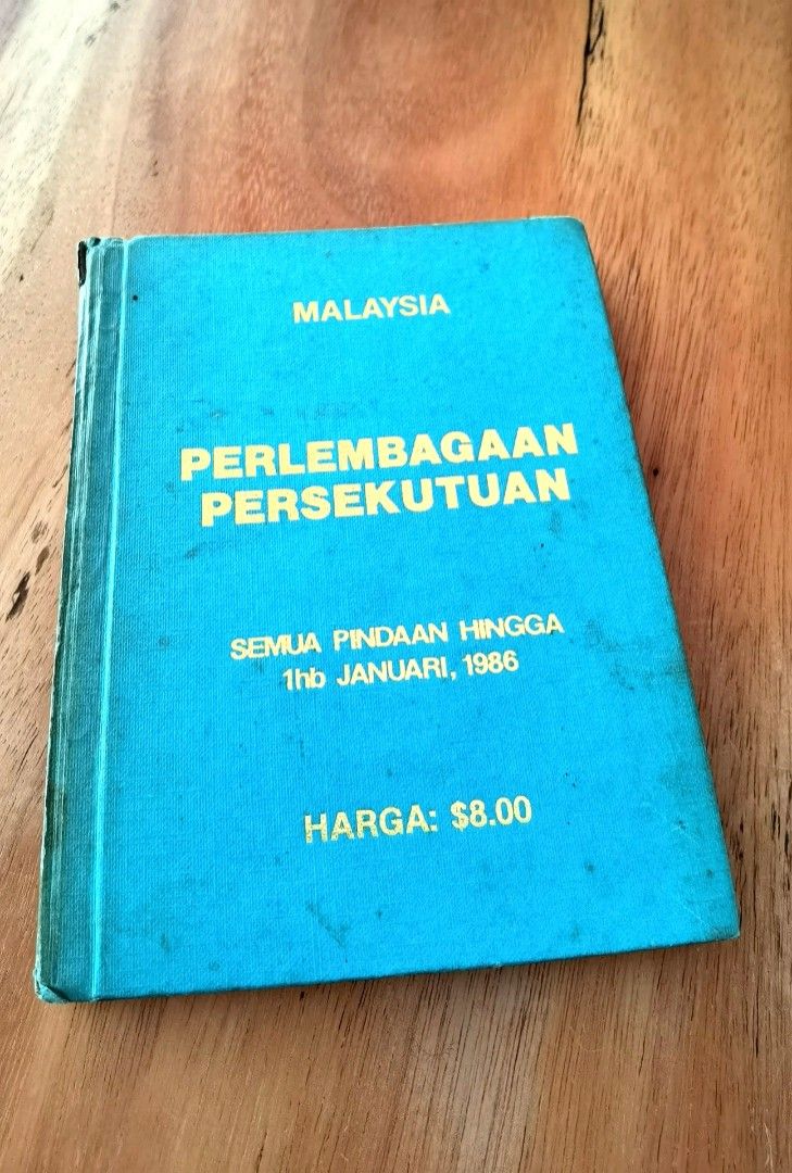Perlembagaan Persekutuan Malaysia Buku Vintage Book Rare Item Tahun 1985, Hobbies & Toys, Books ...