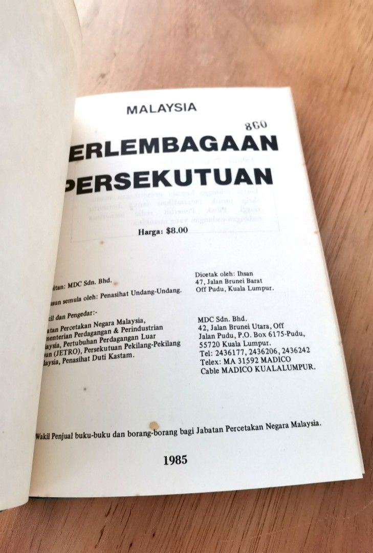 Perlembagaan Persekutuan Malaysia Buku Vintage Book Rare Item Tahun 1985 Hobbies And Toys Books