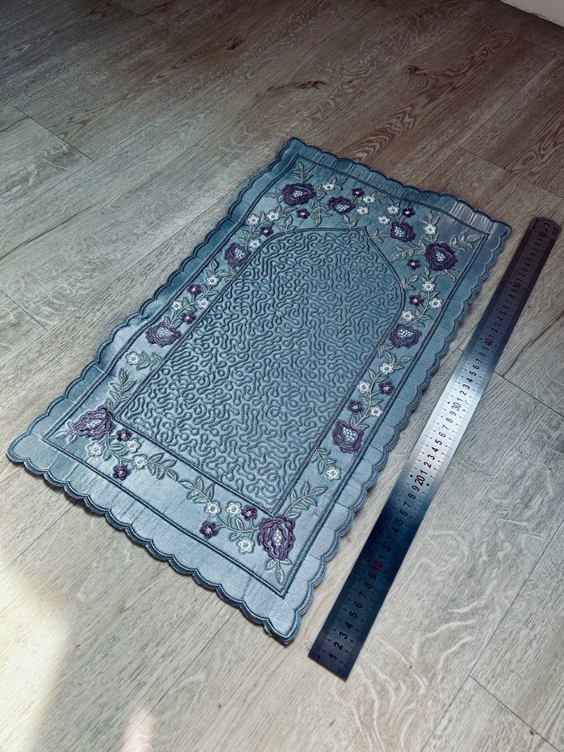 Praying mat, Women's Fashion, Muslimah Fashion, Prayer Sets on Carousell