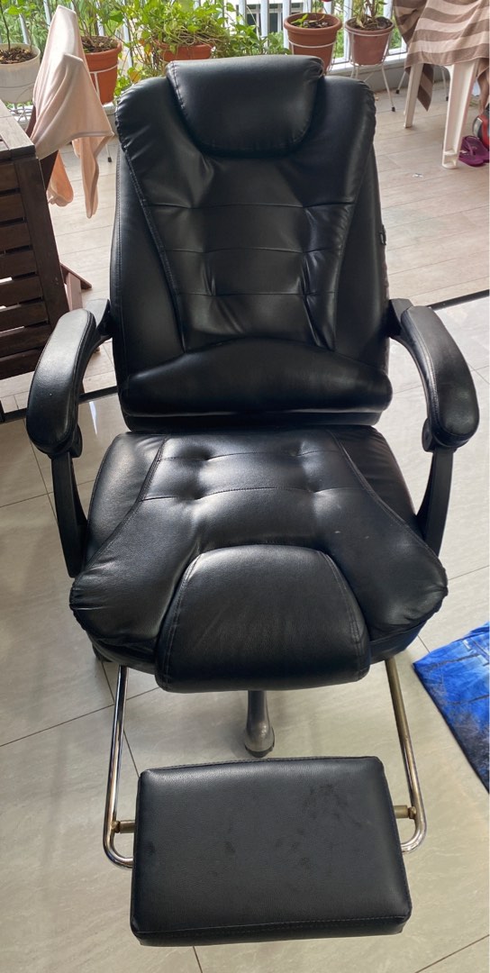 Resting chair, Furniture & Home Living, Furniture, Chairs on Carousell