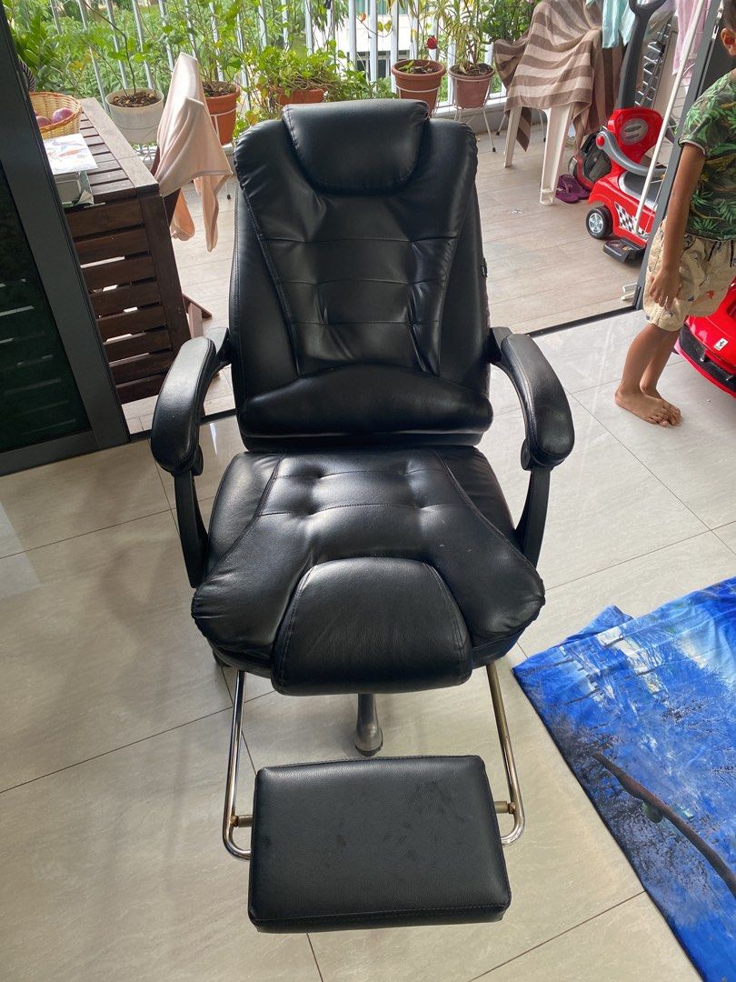 Resting chair, Furniture & Home Living, Furniture, Chairs on Carousell