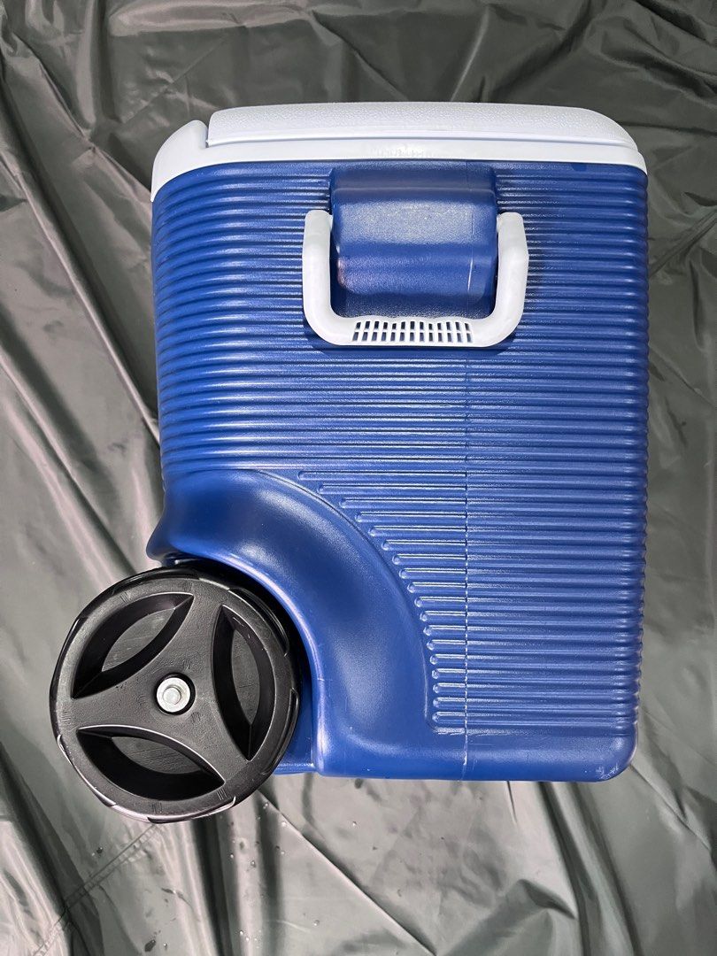 Rubbermaid 50Q Cooler Box, Sports Equipment, Hiking & Camping on Carousell