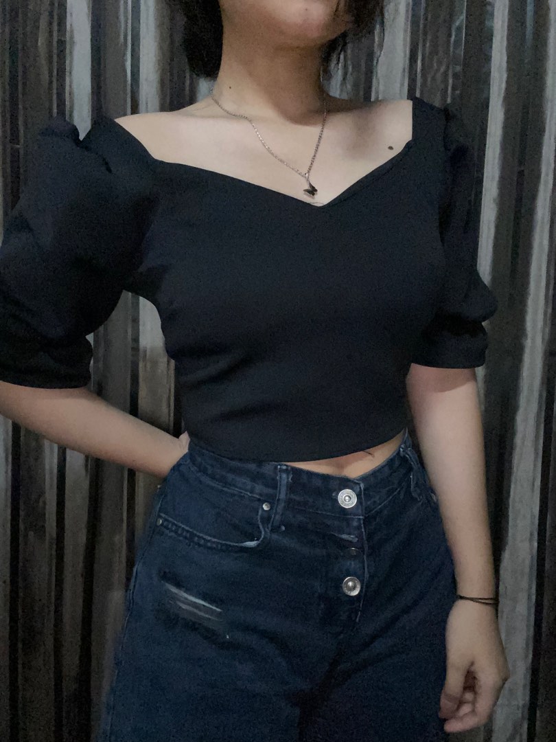 Sabrina top hitam, Fesyen Wanita, Pakaian Wanita, Atasan di Carousell