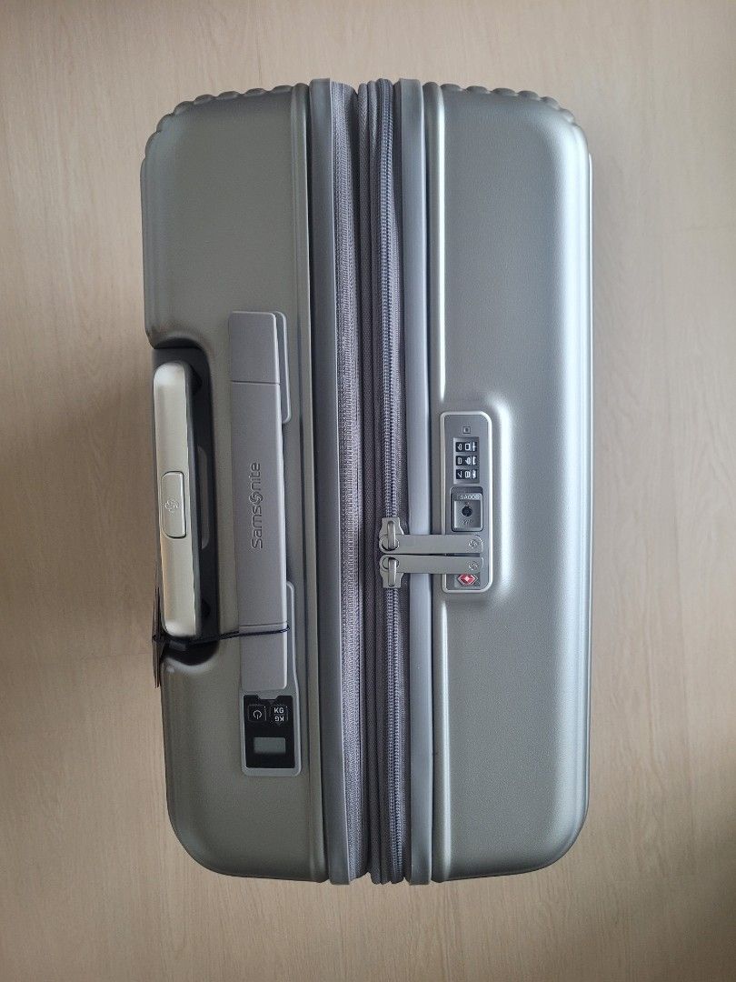 Samsonite prestige 69cm spinner exp with built-in scale, Hobbies & Toys ...
